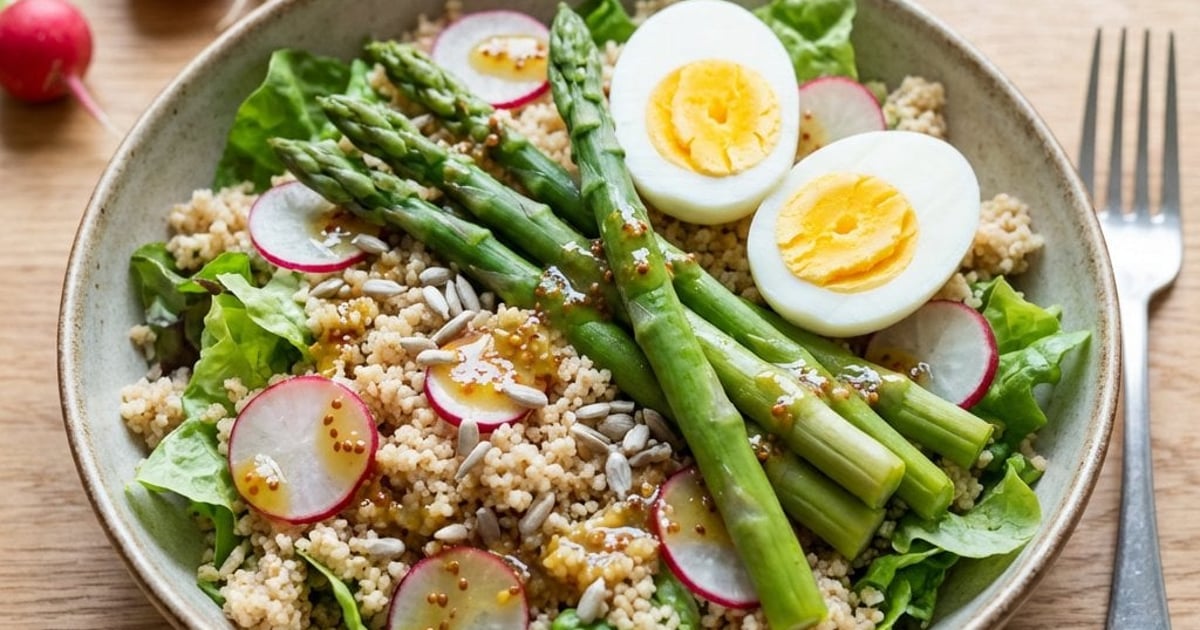 Frischer Spargelsalat mit Eiern und Honig-Senf-Dressing | Gurkerl Küche